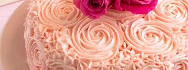 Turkish delight cake | Eggcellentrecipes.com